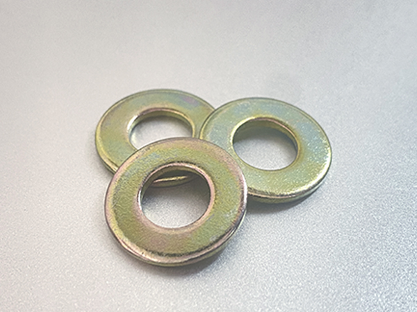 三価クロムめっきの色をご紹介！六価クロム、クロメート処理との違いも解説 - 塚田理研工業株式会社